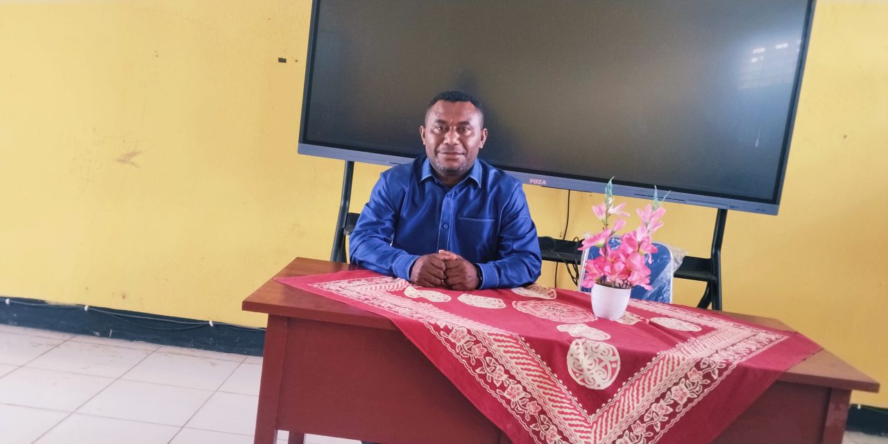 Wakil Ketua Banggar DPRK Maybrat Fraksi NasDem Naftali Kambu Tinjau ...